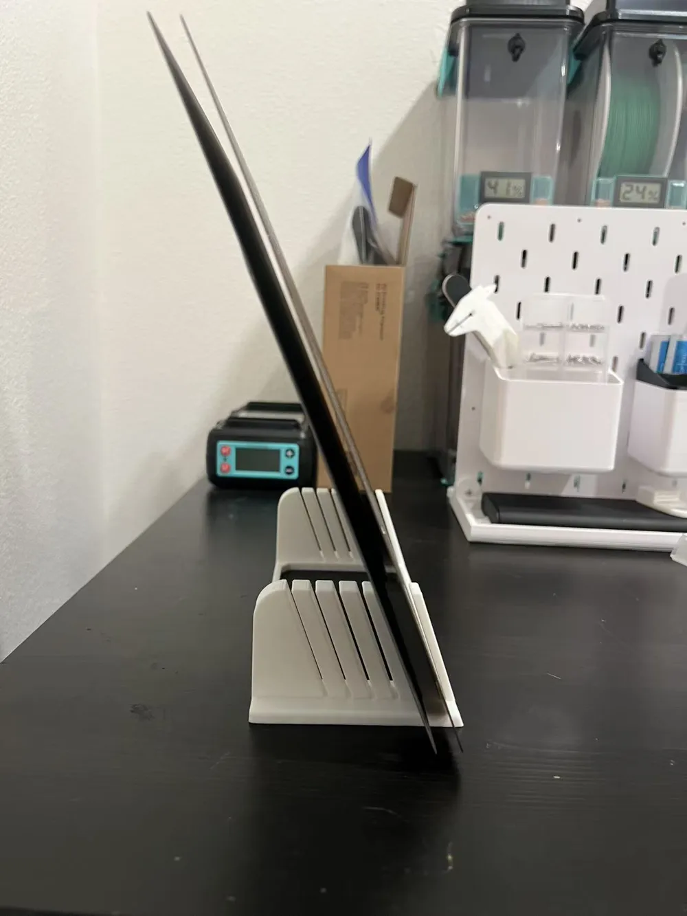 build plate holder - Free 3D Print Model - MakerWorld