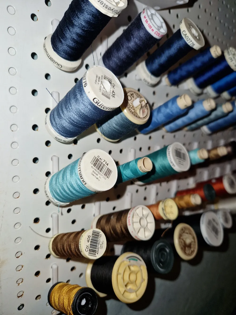 Pegboard Thread holder by a_rstr3D MakerWorld: Download Free 3D Models