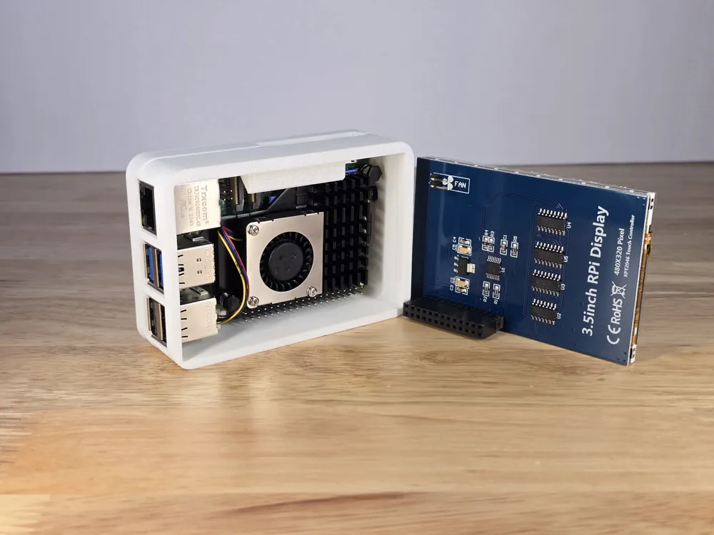 Tiny Desktop - A Pi Case for 3.5" RPi Display by SilvestreDesignLab ...