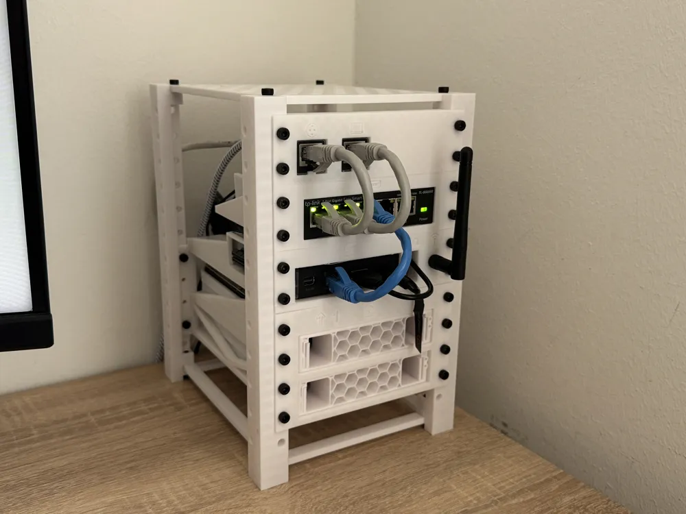 Desk Mini HomeLab Rack - 11 x 1U (20cm) by Emerald Forge MakerWorld ...