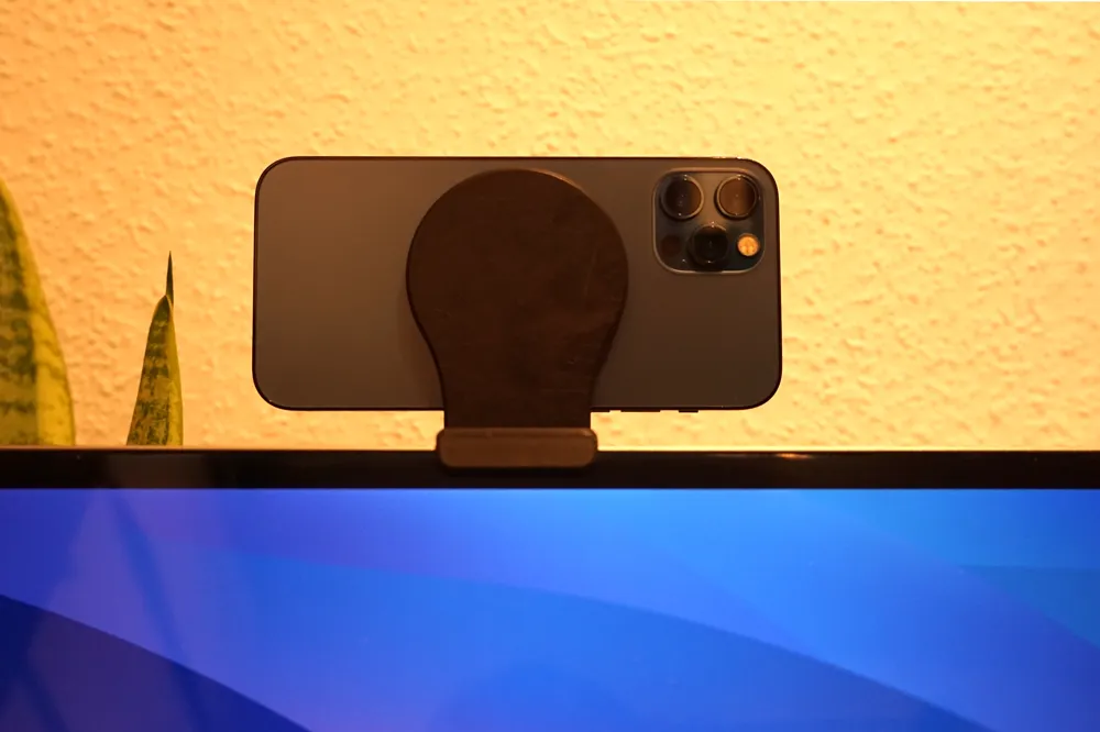 Adjustable MagSafe Monitor Holder by gimpelginster - MakerWorld