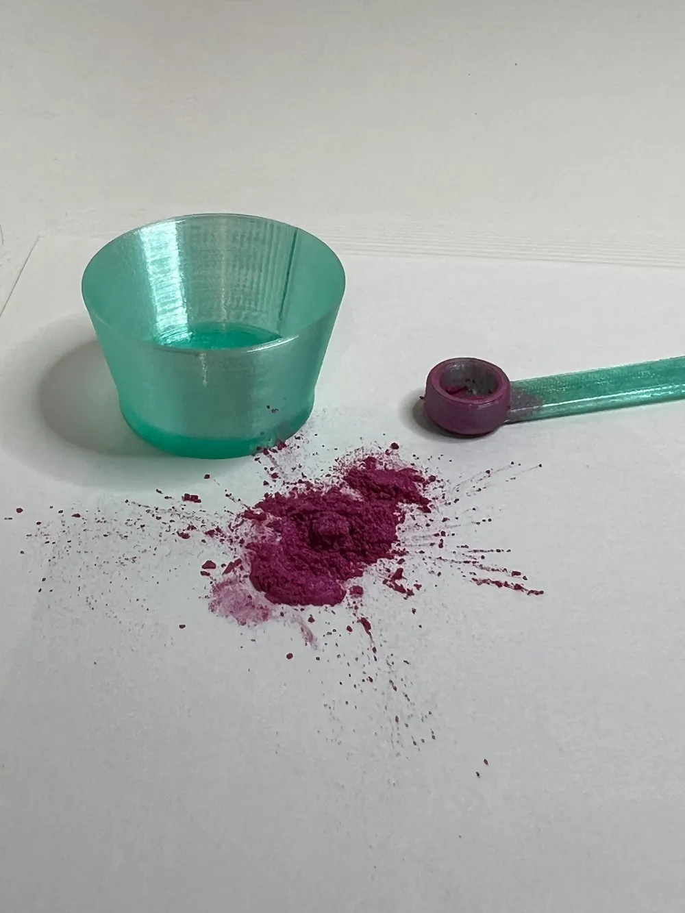 Resin cup and mixing spoon for coloring resins by PennyD MakerWorld ...