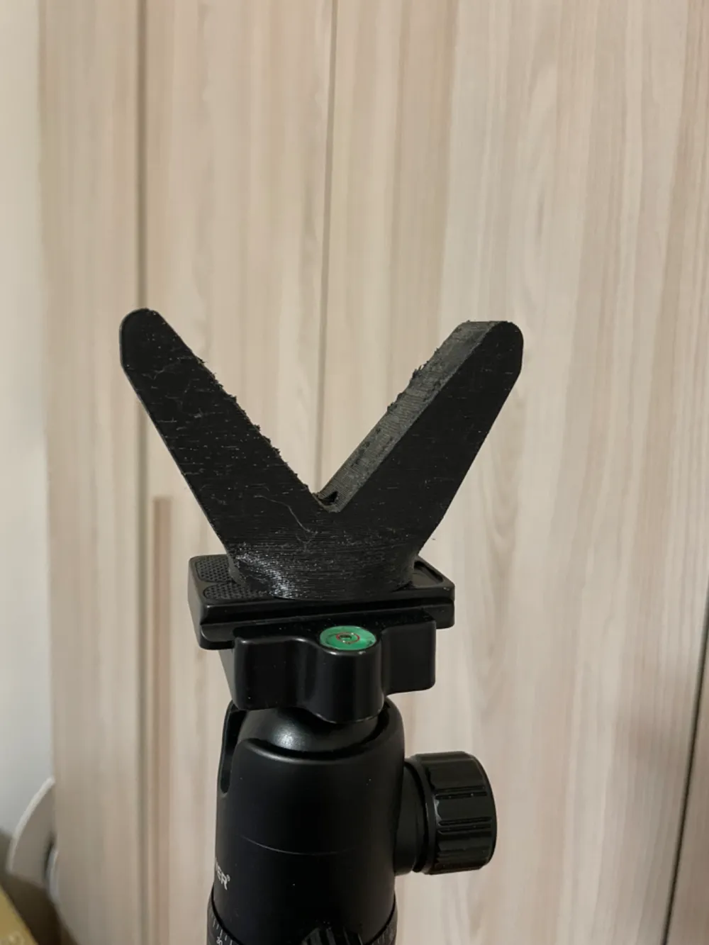 V-shaped Rifle Rest for 1/4" Tripod by MacManu74 - MakerWorld