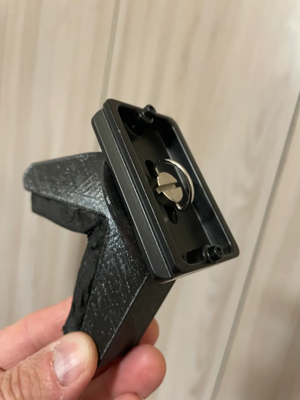 V-shaped Rifle Rest for 1/4" Tripod by MacManu74 - MakerWorld