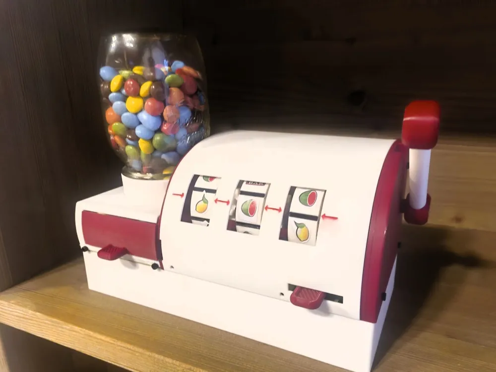 SweetReel -the candy dispenser slot machine by fmor MakerWorld ...