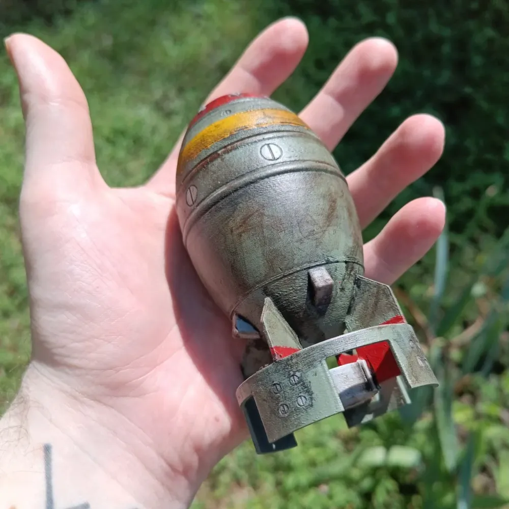 Mini Nuke Magnetic Twist Lock Container by xby_isaac89 MakerWorld ...