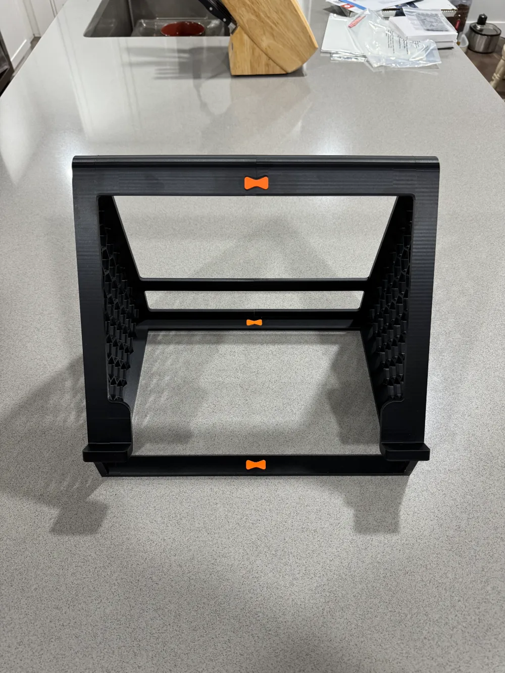 Laptop Riser with Honeycomb Wall & Gridfinity - Free 3D Print Model ...