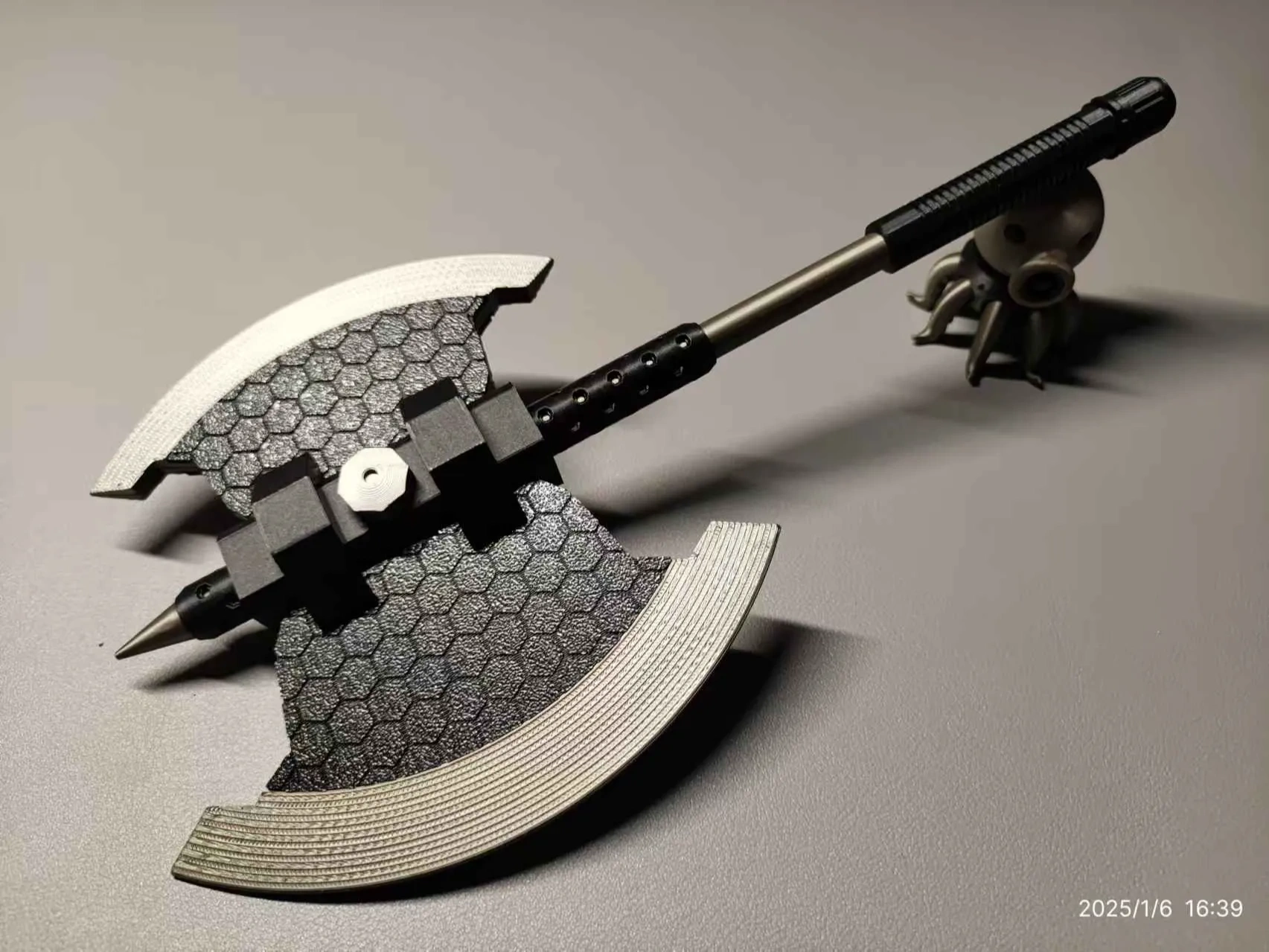 Mechanical Battle-Axe (Toy & Pen Holder) by 你好 小吉（全球站） - MakerWorld