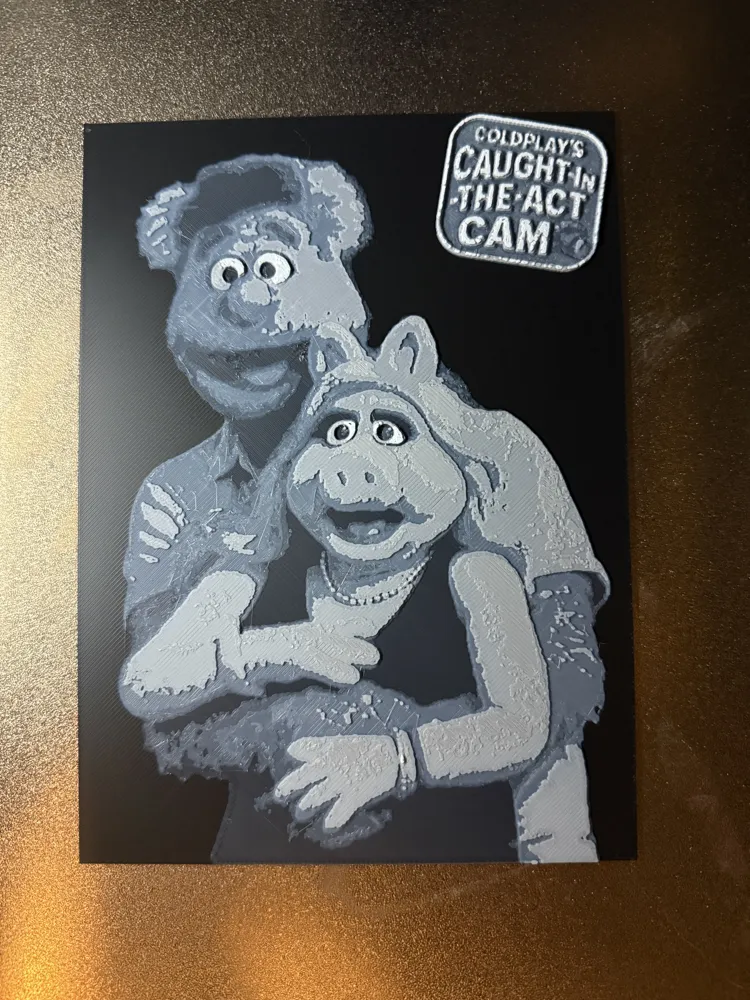 Coldplay Kiss Cam Meme Miss Piggy Affair HueForge - Free 3D Print Model ...