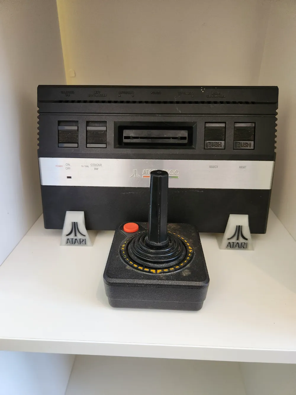 Atari 2600 Vertical Stands Remixed by Duke Silver MakerWorld: Download ...