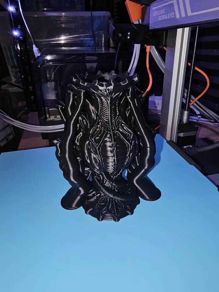 Giger Inspired Vase – Xenomorph - Free 3D Print Model - MakerWorld
