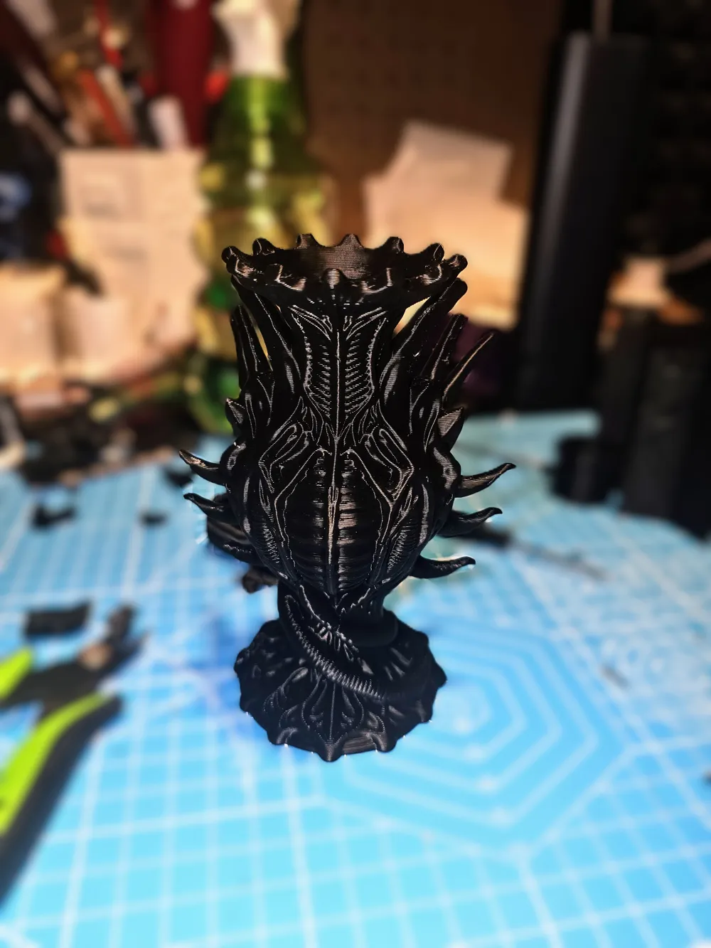 Giger Inspired Vase – Xenomorph - Free 3D Print Model - MakerWorld