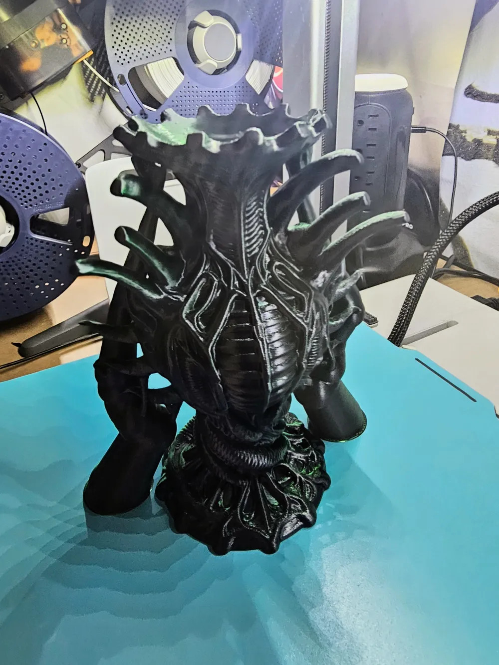 Giger's Heart - Vase - Xenomorph Giger Inspired - Free 3D Print Model ...