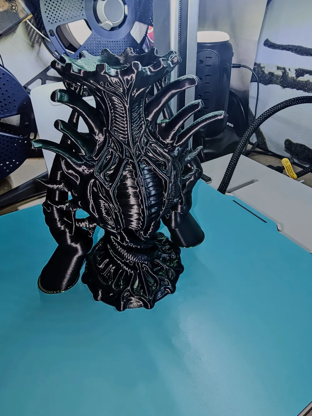 Giger Inspired Vase – Xenomorph - Free 3D Print Model - MakerWorld