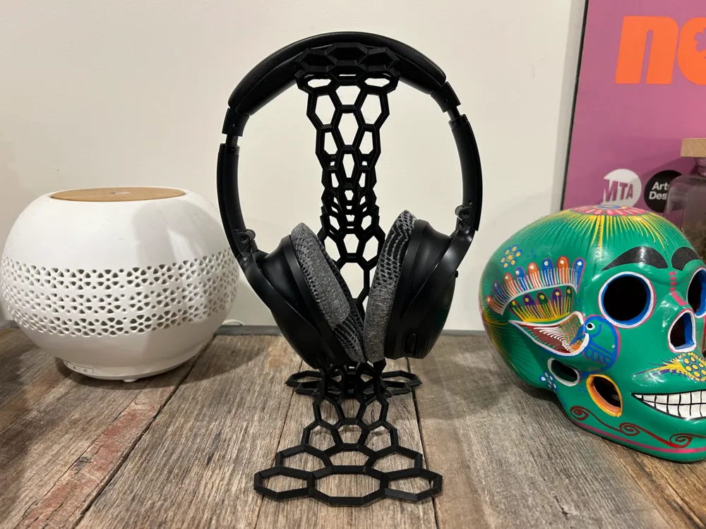 Hex Flow Headphone Stand - Bose QC45 by Mig86 - MakerWorld