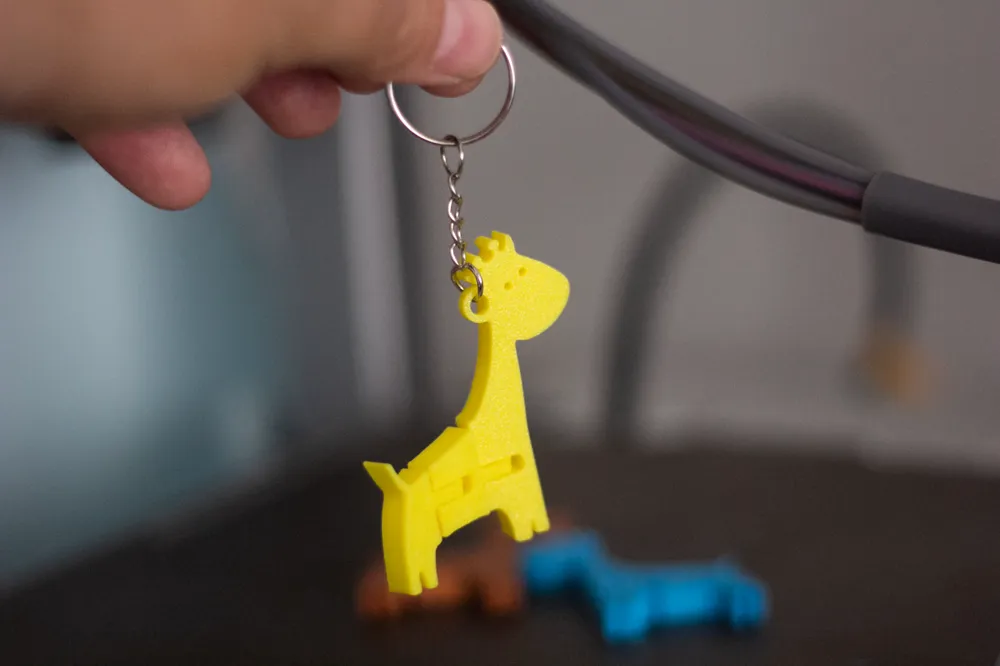 Flexi giraffe Keychain Articulated by makerhek MakerWorld: Download ...