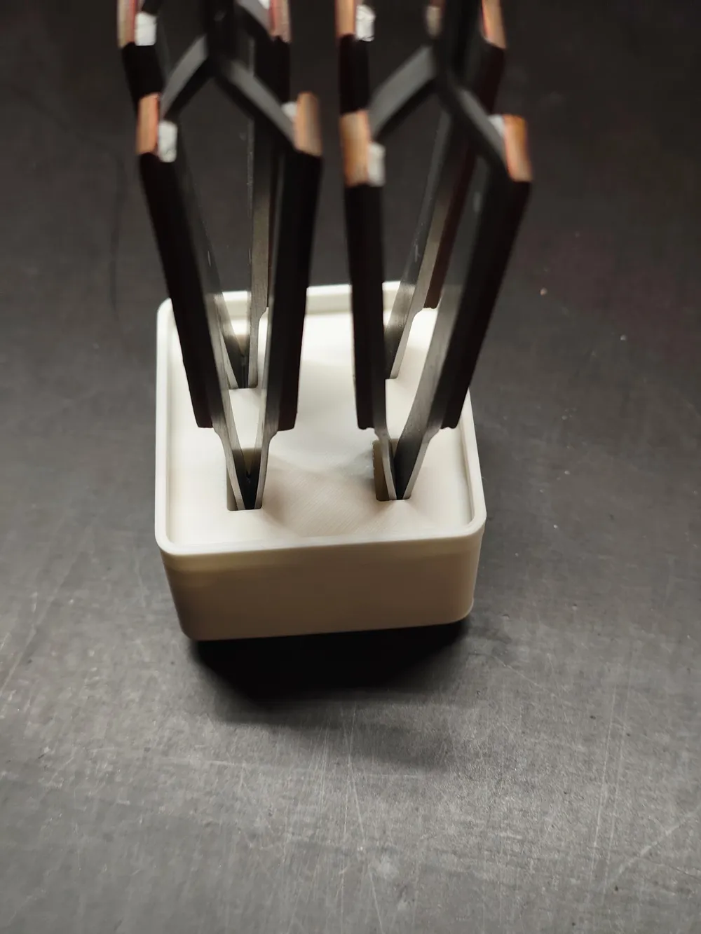 Crosslock Tweezers Gridfinity by Travlie MakerWorld: Download Free 3D ...