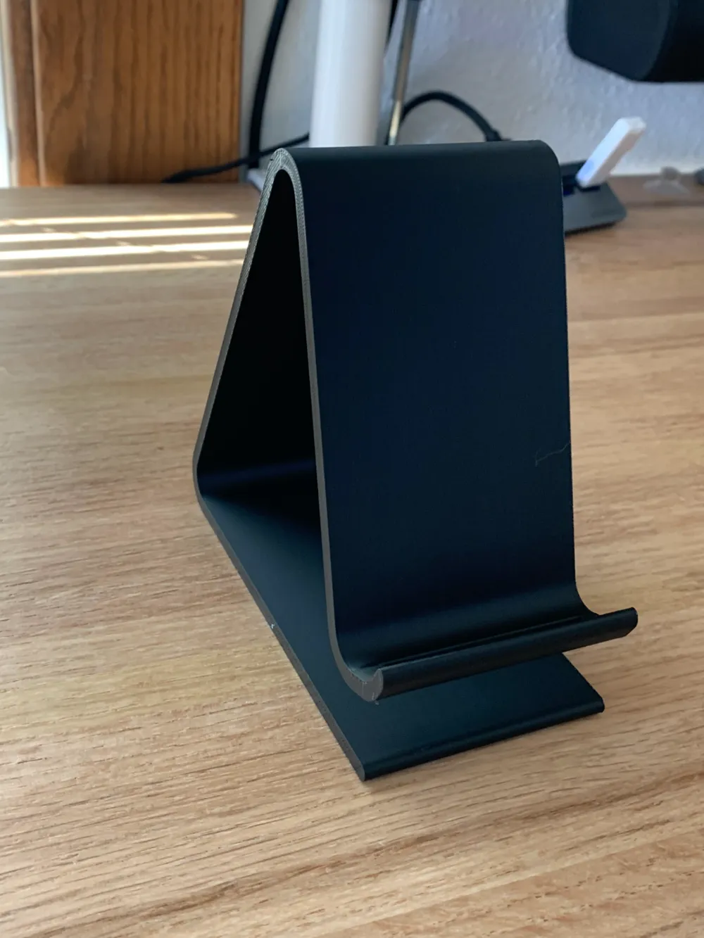 Simple Minimalist Phone Stand by Layer by Layer - MakerWorld
