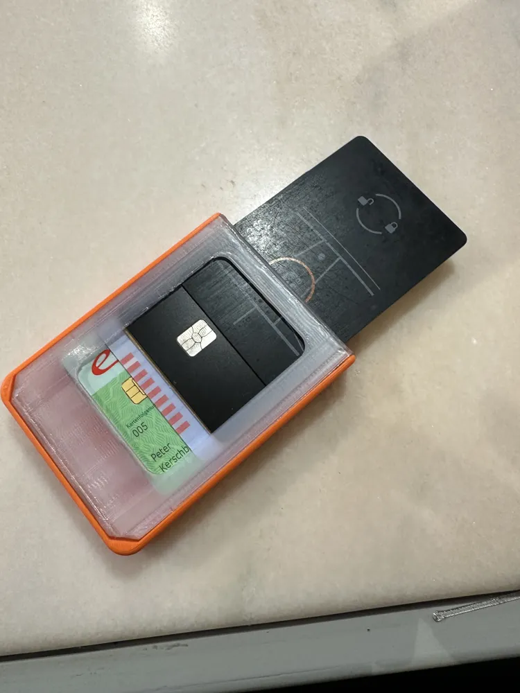 clippy - Card holder with sliding lid by Peter K. MakerWorld: Download ...