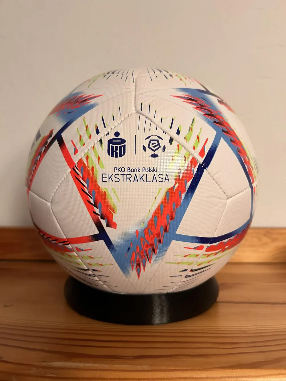 Ball stand / holder - football (2 versions) by CoCoDRUK - MakerWorld