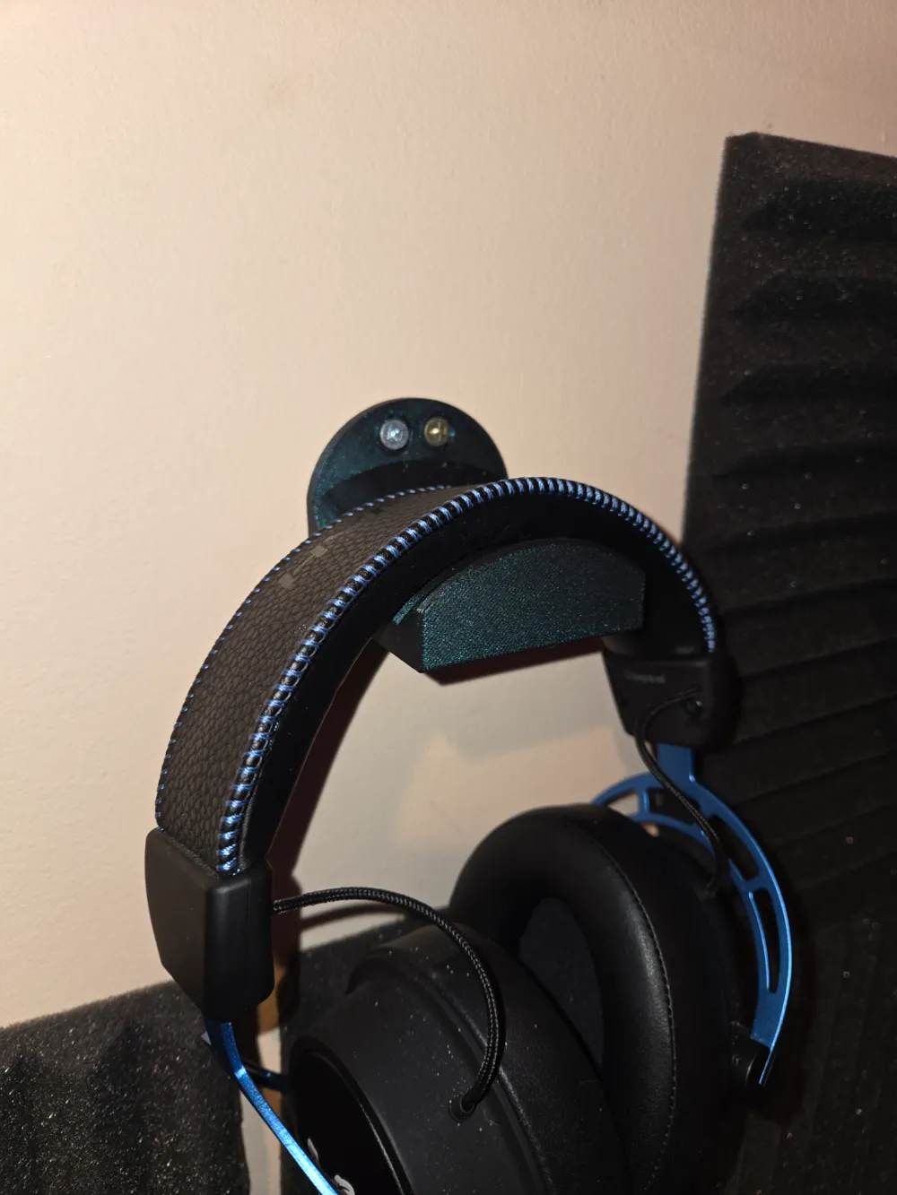Headset Mount by Random.Elixir - MakerWorld