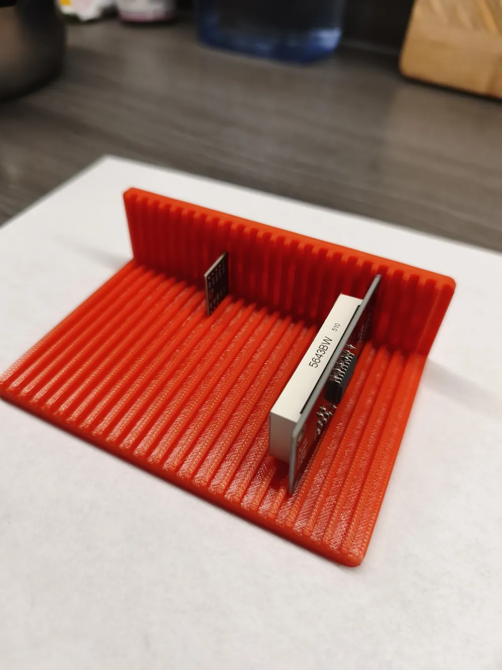 Support de PCB à angle droit - Modèle d'Impression 3D Gratuit - MakerWorld