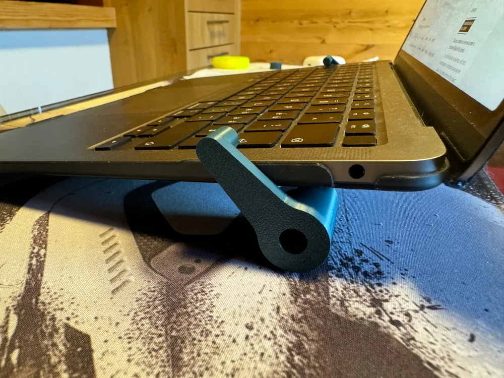 Ergonomic laptop raiser for traveling by John Connor - MakerWorld