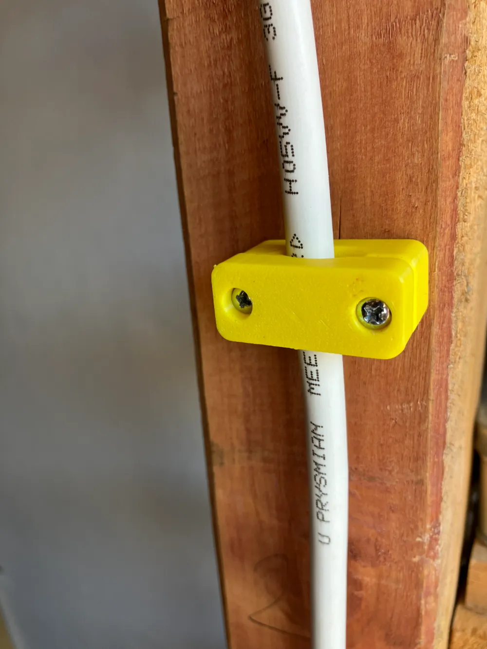 Cable clamp for wall mounting 8-18mm by szili83 - MakerWorld