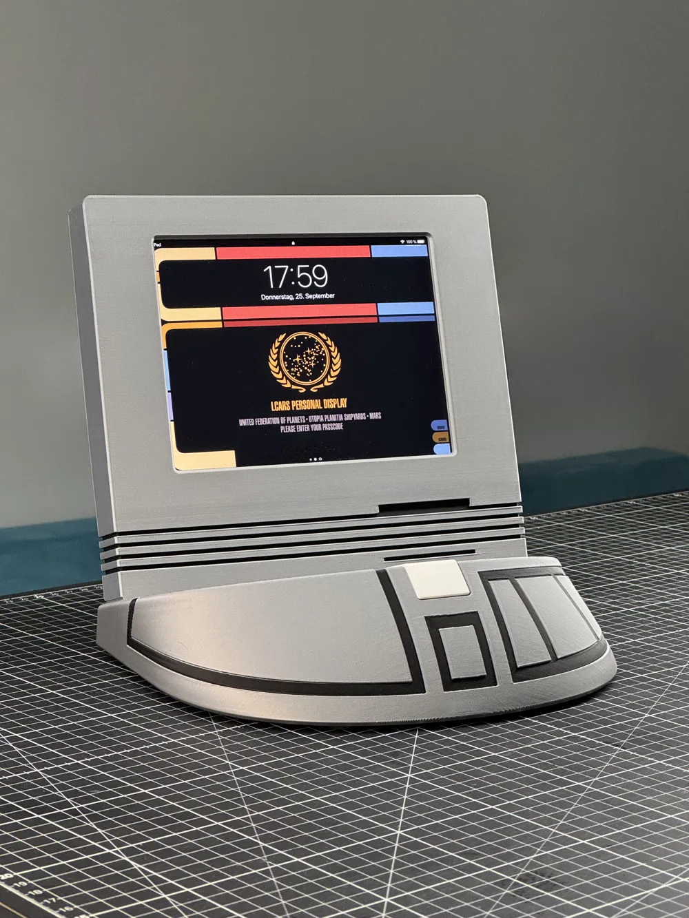 Star Trek TNG Computer Terminal for iPad mini 1-5 by calmar81 ...