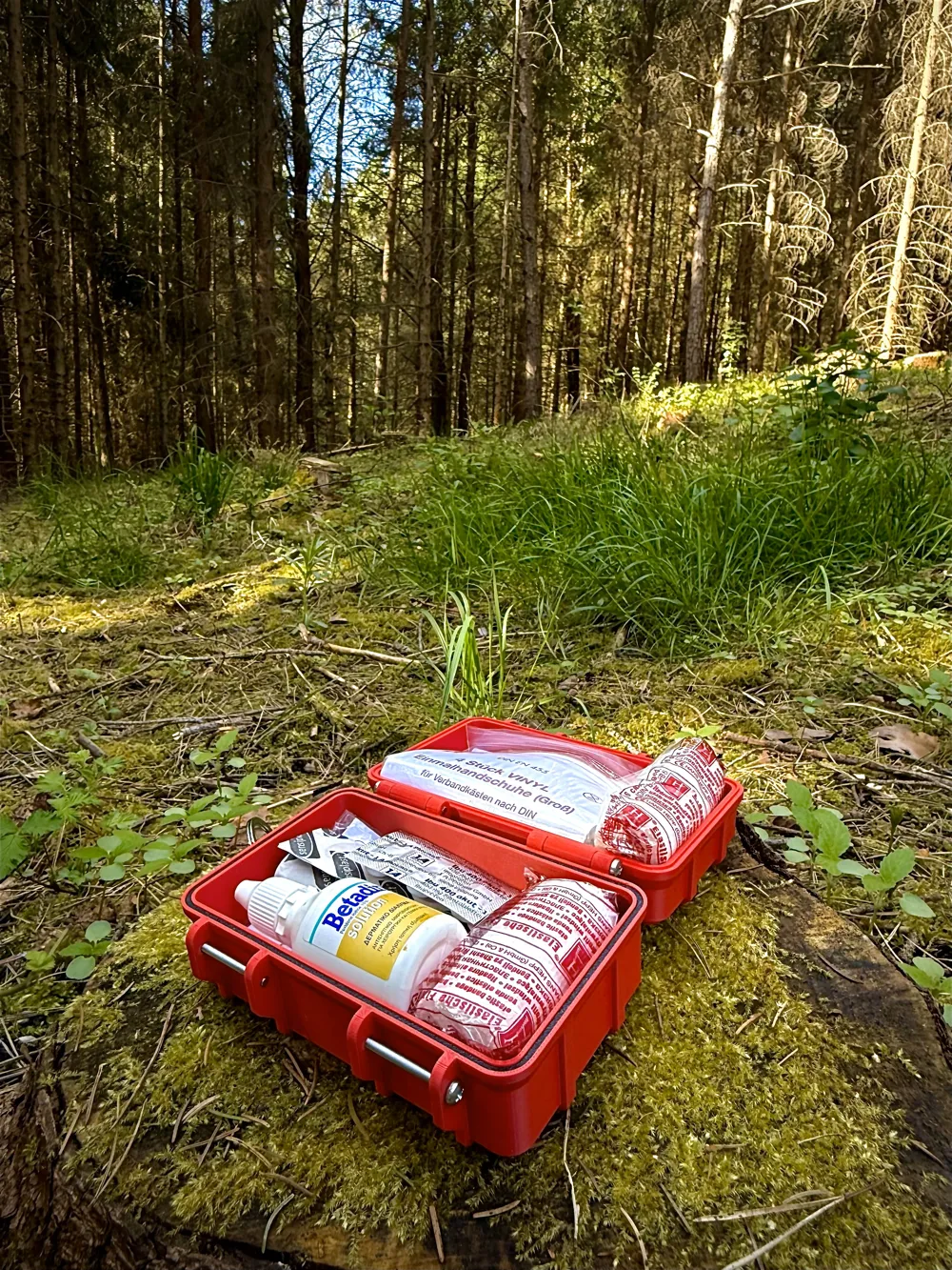 First aid kit box for rugged terrain Remixed by George MakerWorld ...