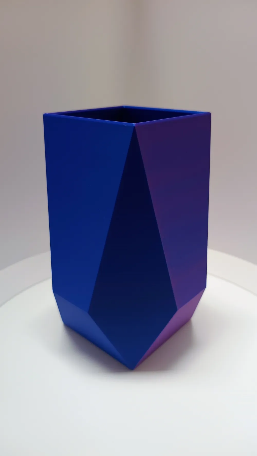 Star Edge Blossom Guardian Vase - Free 3D Print Model - MakerWorld