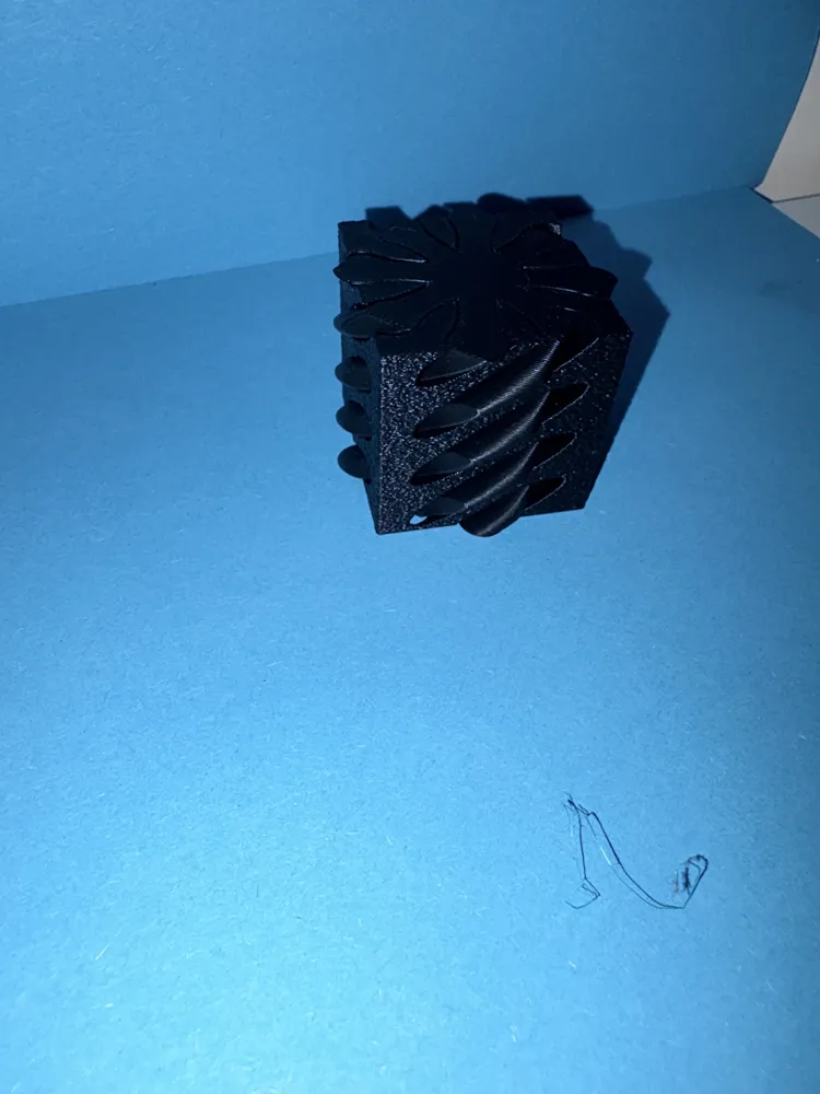 cube traversant - Modèle d'Impression 3D Gratuit - MakerWorld