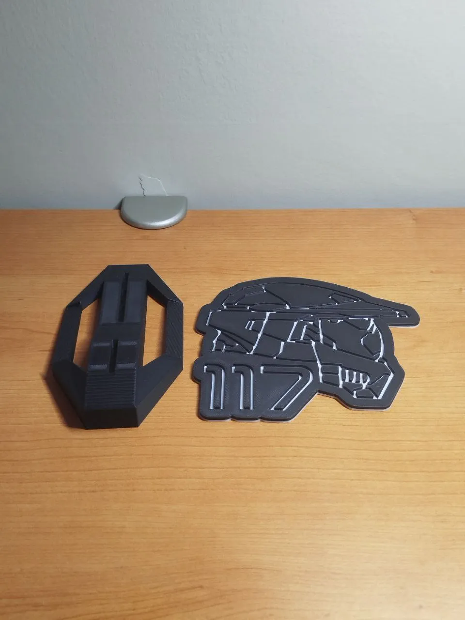 Master Chief helmet 2D decoration by Plane MakerWorld: Download Free 3D ...