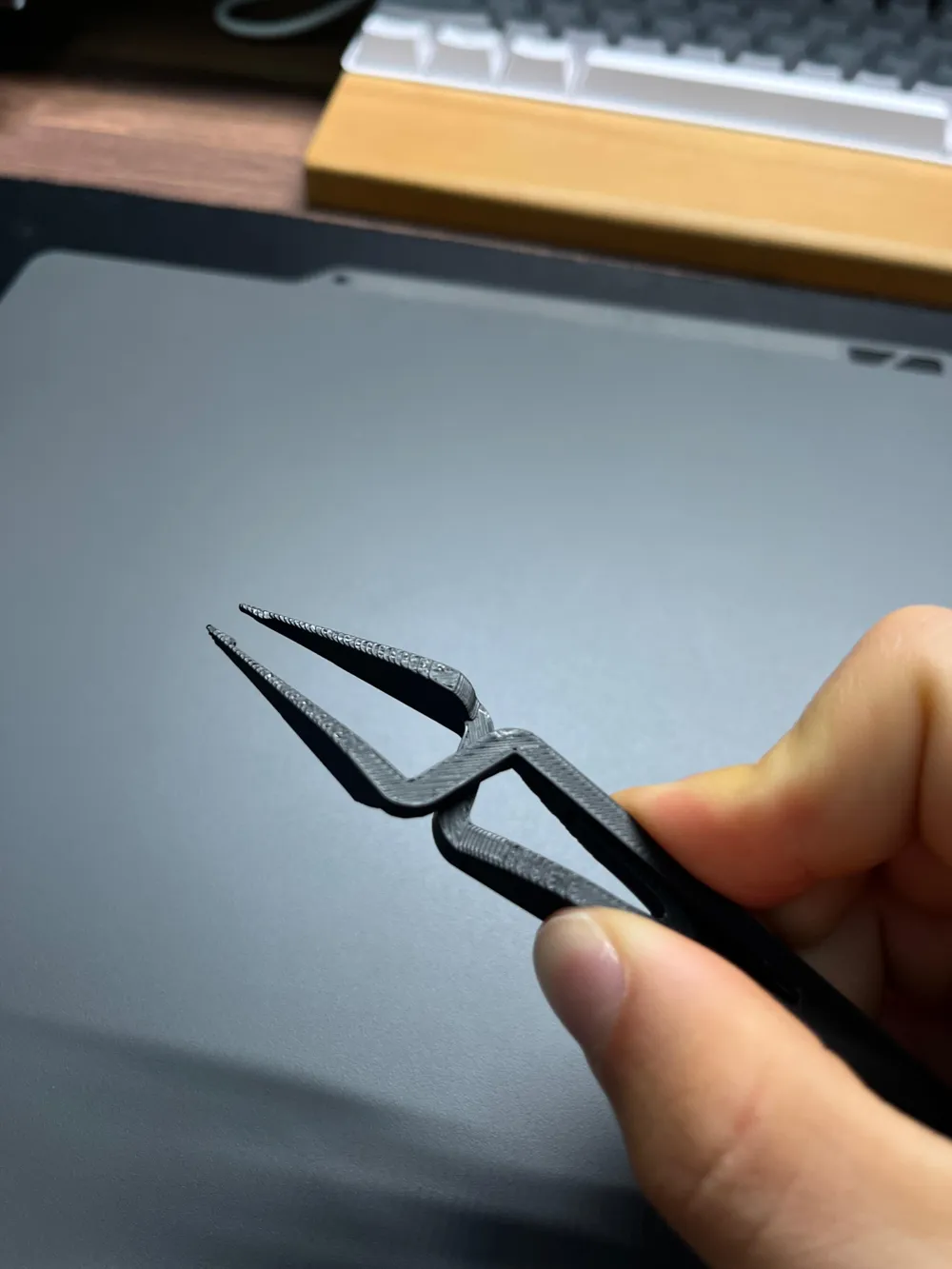 SELF LOCKING CROSS TWEEZER by FORMASTAMPA MakerWorld: Download Free 3D ...