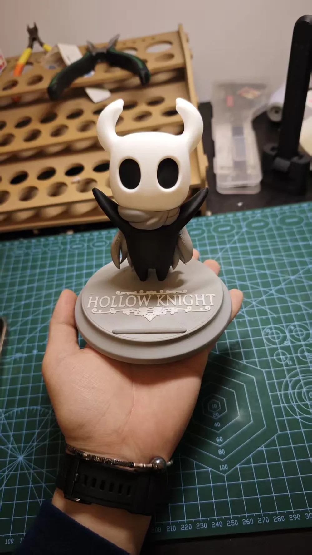 Hollow Knight Phone Stand - Praise the Sun - Free 3D Print Model ...