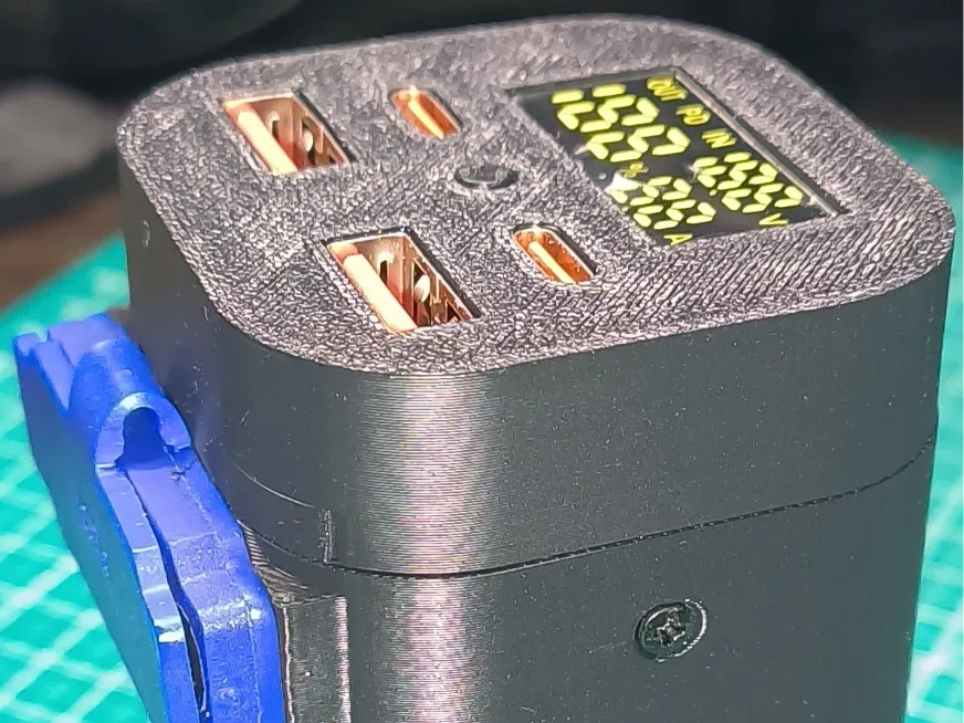 Miniature Four-Cell 21700 Car Emergency Power Supply by 小天龙 MakerWorld: Download Free 3D Models