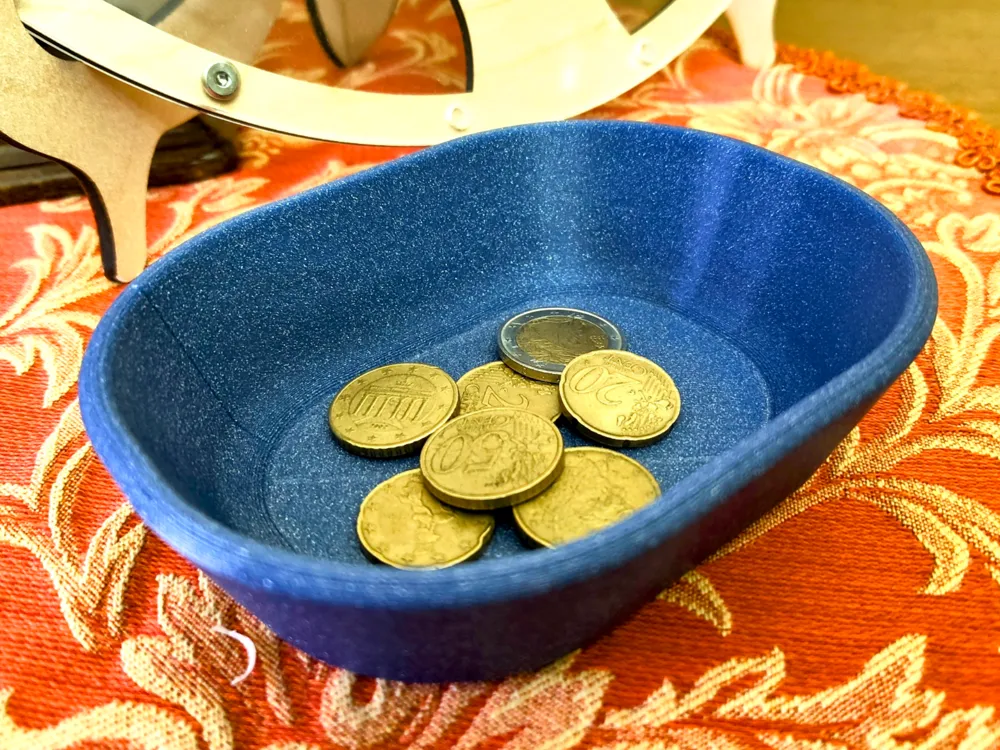 A small tray for coins by bigsub MakerWorld: Download Free 3D Models