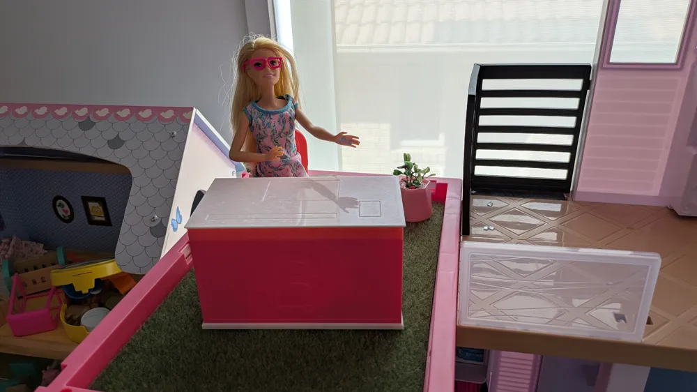 Barbie Executive Desk by Bungleboy MakerWorld: Download Free 3D Models