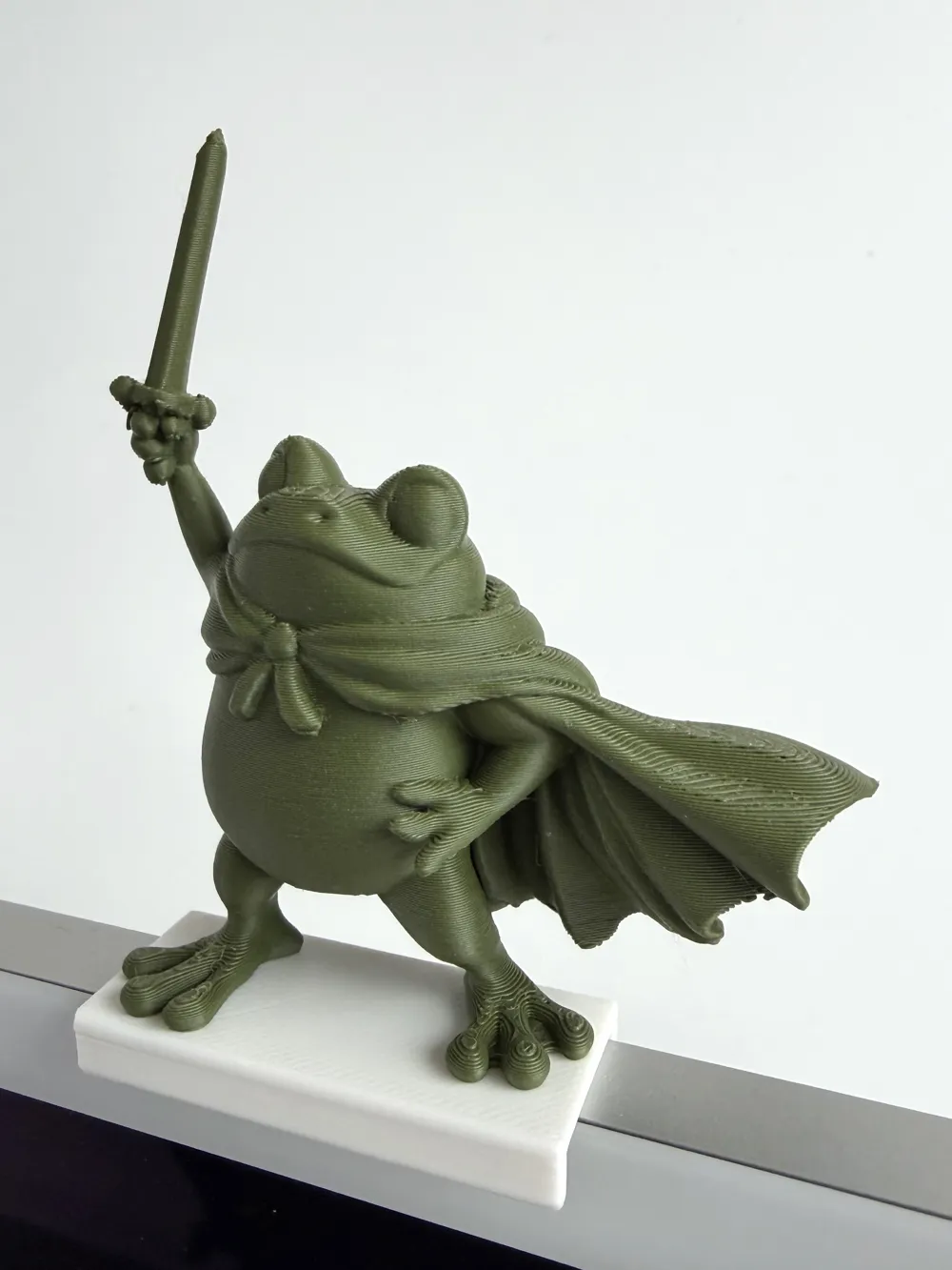 Frog Prince Monitor Buddy - Free 3D Print Model - MakerWorld