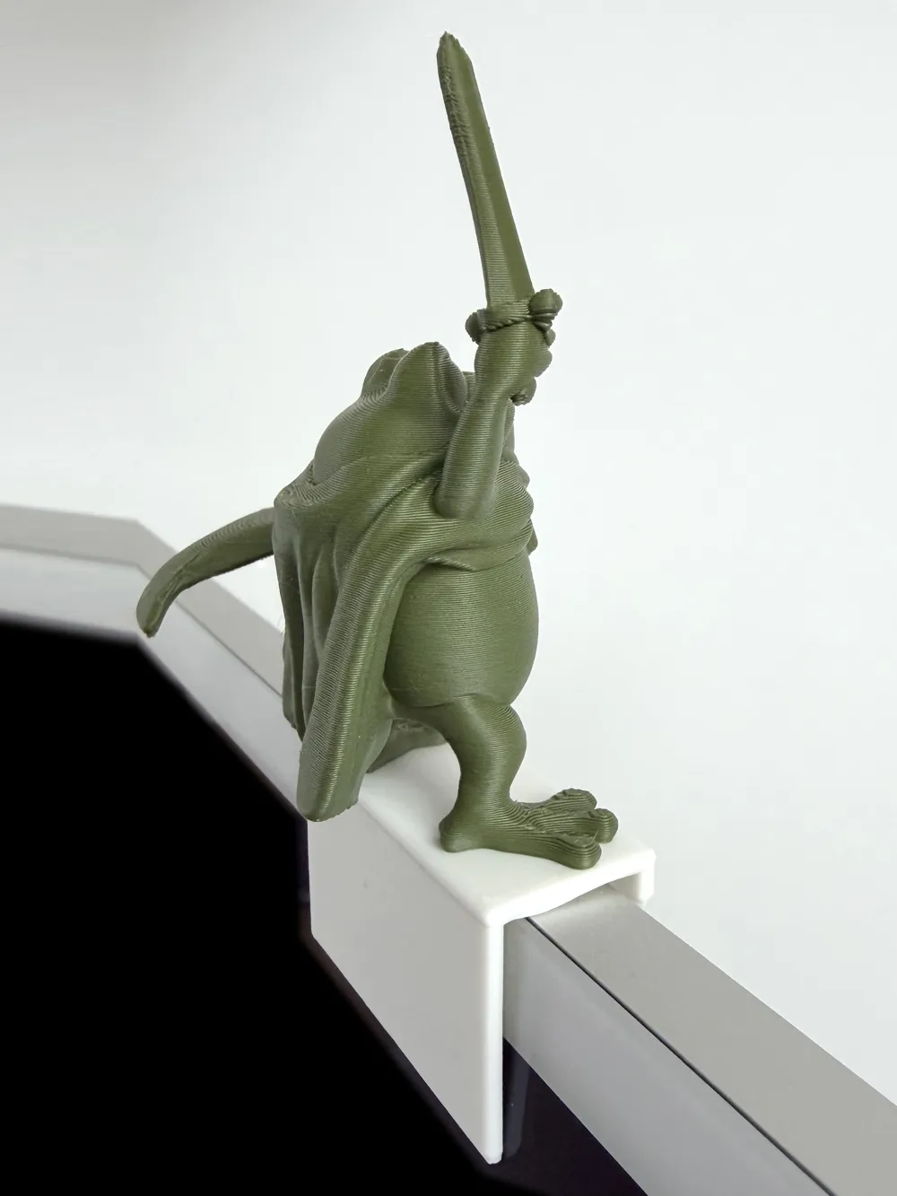 Frog Prince Monitor Buddy - Free 3D Print Model - MakerWorld