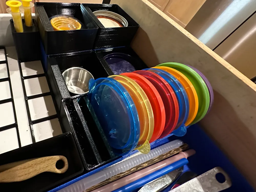 Gridfinity Juice Cup Lid Holder Remixed by kilgoremedical - MakerWorld