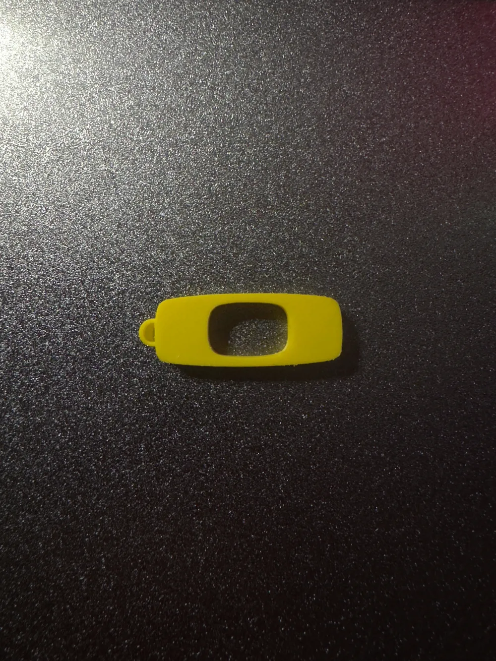 Oakley logo keychain by APC82MakerWorld: Download Free 3D Models