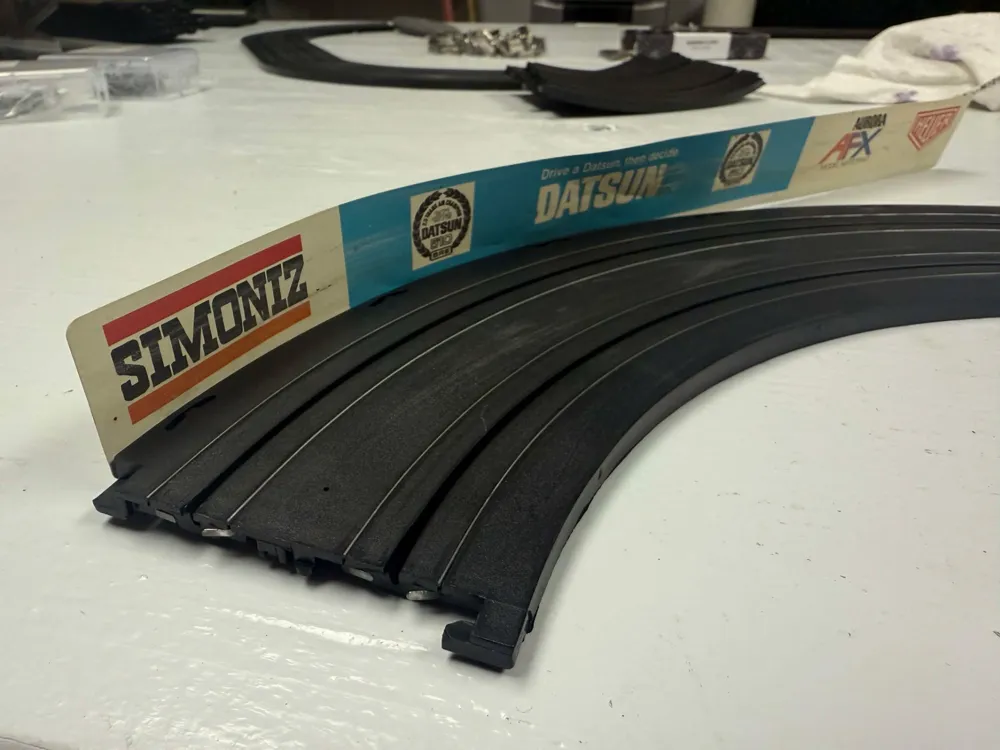 Aurora AFX Slot Car track Billboard clips by 3D_BRZ MakerWorld ...