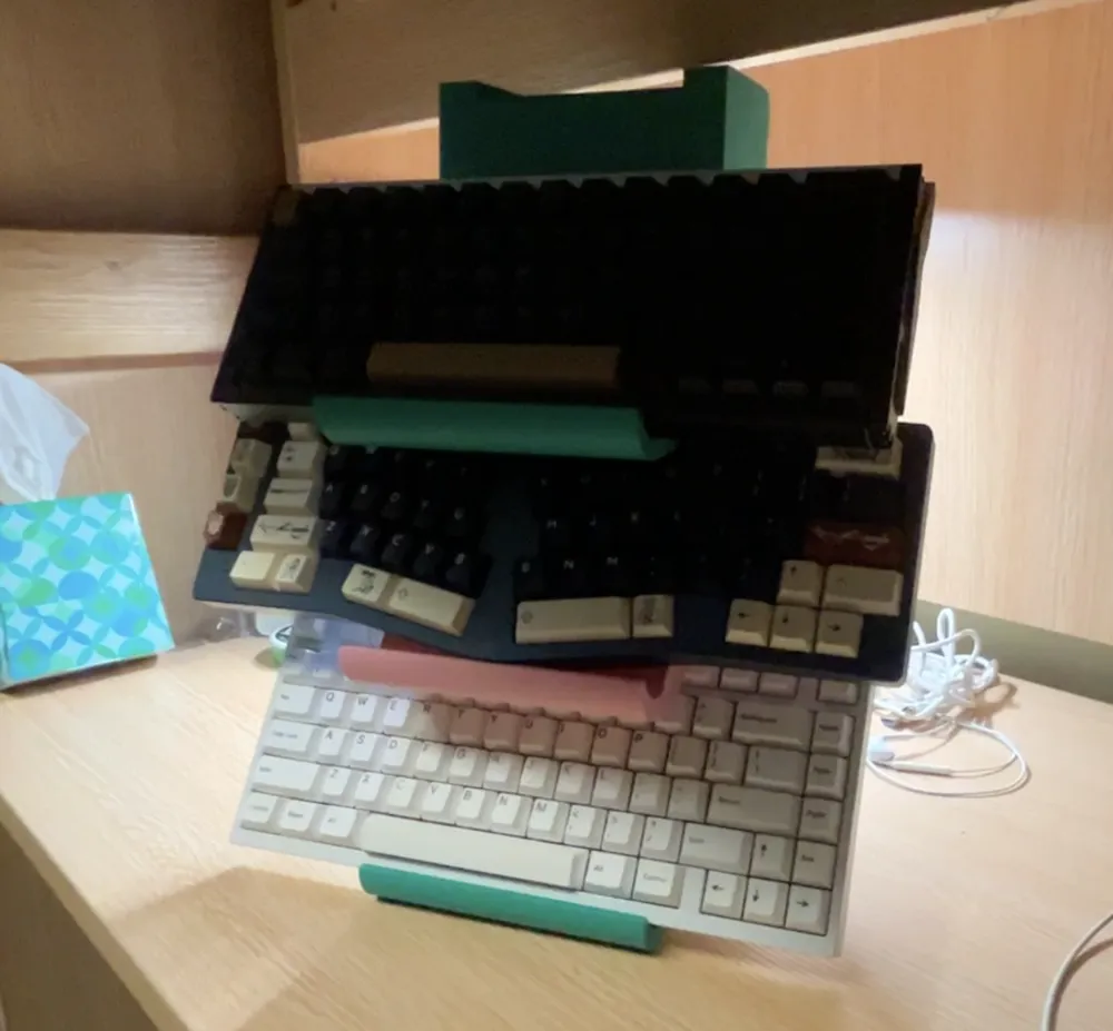 Keyboard Display Stand Modular and Stackable by austin susMakerWorld ...
