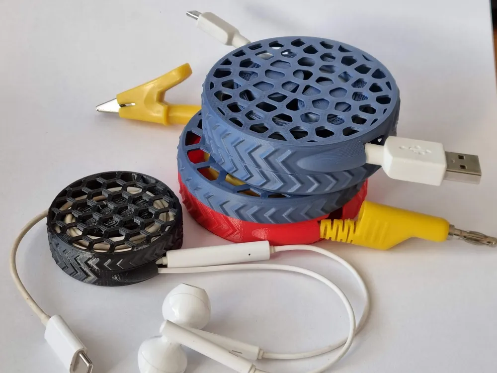 Spooly cable safe - no bending cables Remixed by Alex - MakerWorld