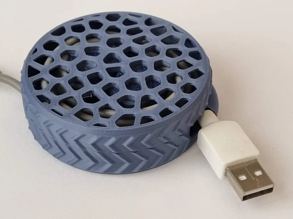 Spooly cable safe - no bending cables Remixed by Alex - MakerWorld