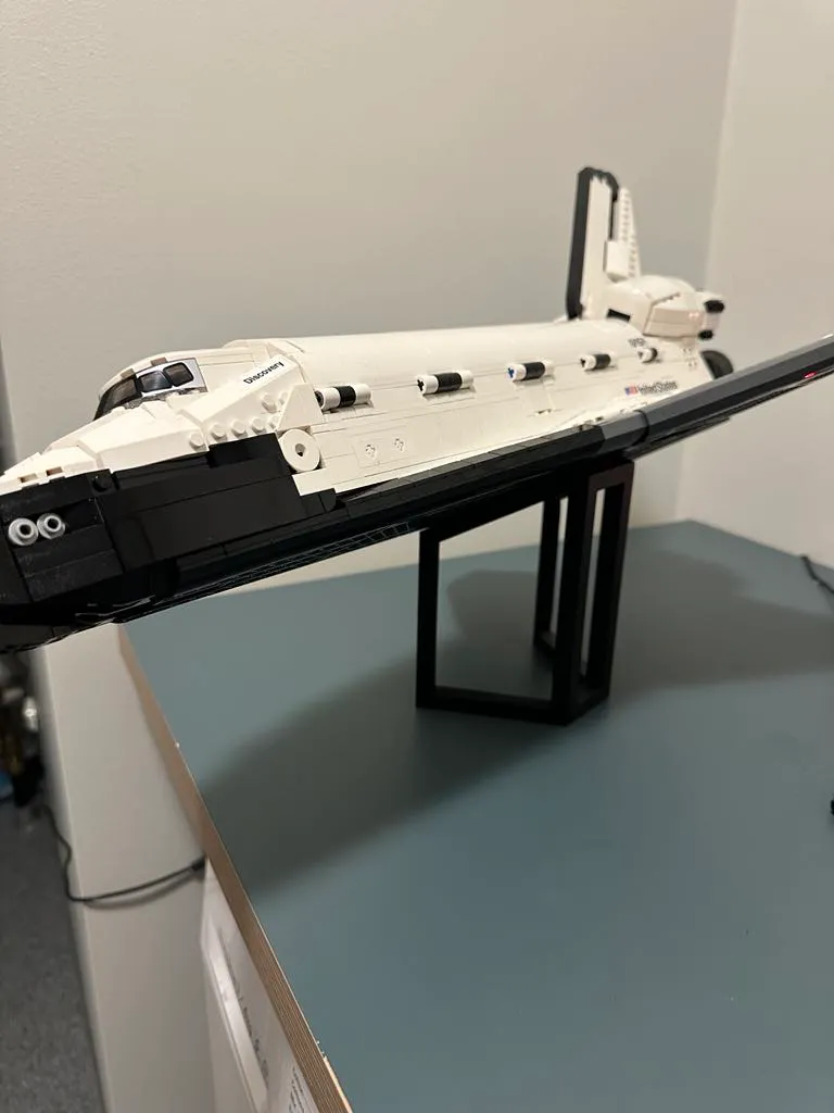 Tilted stand for Space Shuttle 10283 by printemannen - MakerWorld