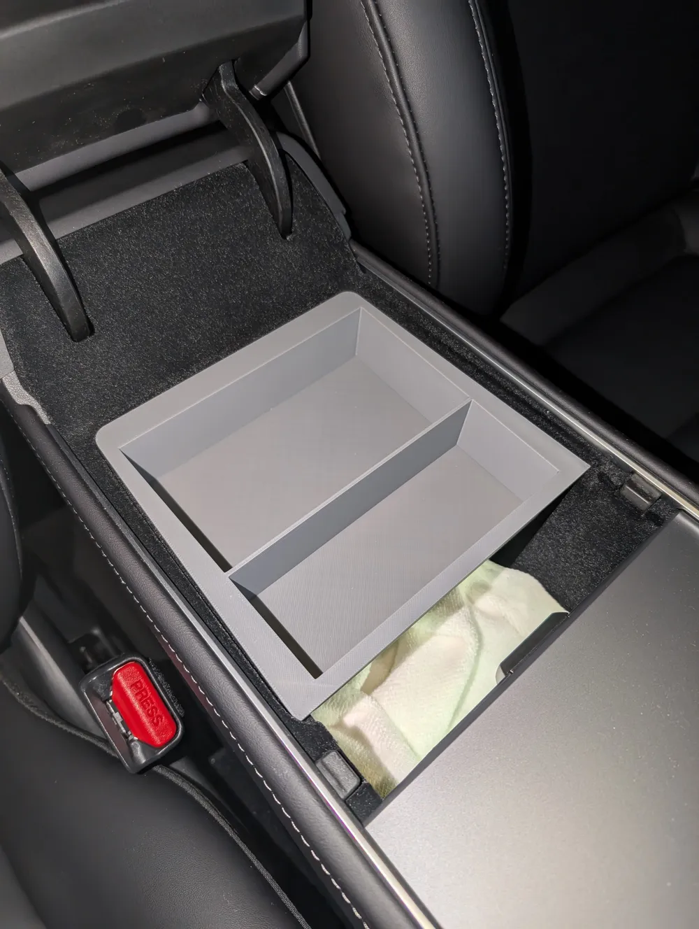 Tesla Model Y (pre Juniper) Center Arm Rest Tray by Laughing Modeler ...