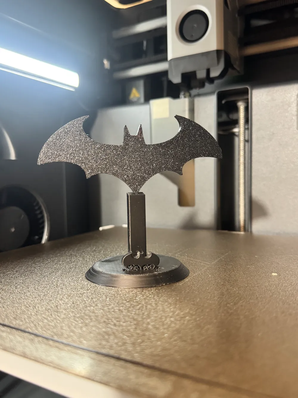 Batman Arkham Logo & Display Stand by Shadtann - MakerWorld