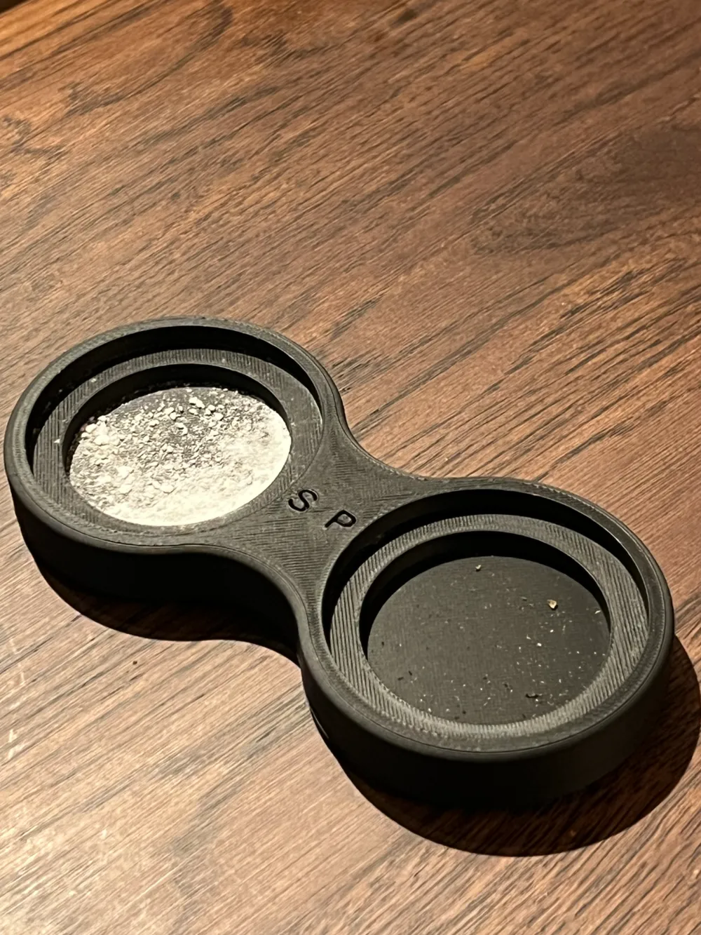 Le Creuset Salt and Pepper mill stand by trymhaddal - MakerWorld